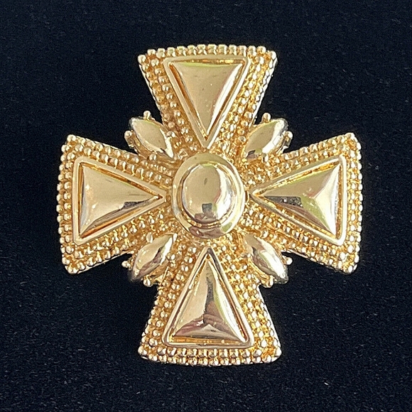 St. John | Jewelry | Vintage St John Golden Celtic Maltese Cross Brooch ...
